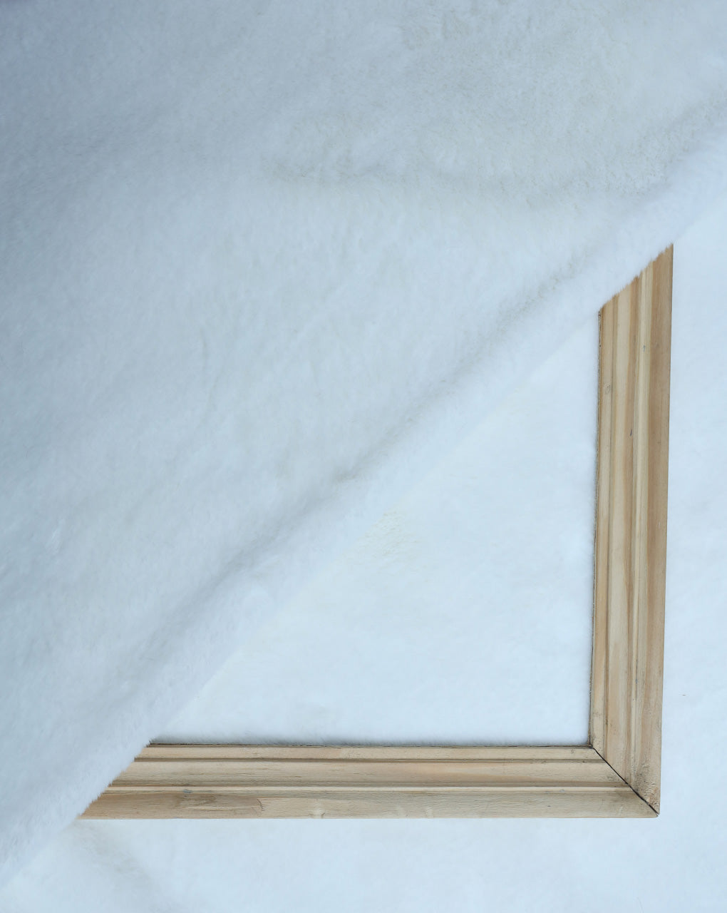 WHITE ARTIFICIAL FUR FABRIC – Sahni Fabs